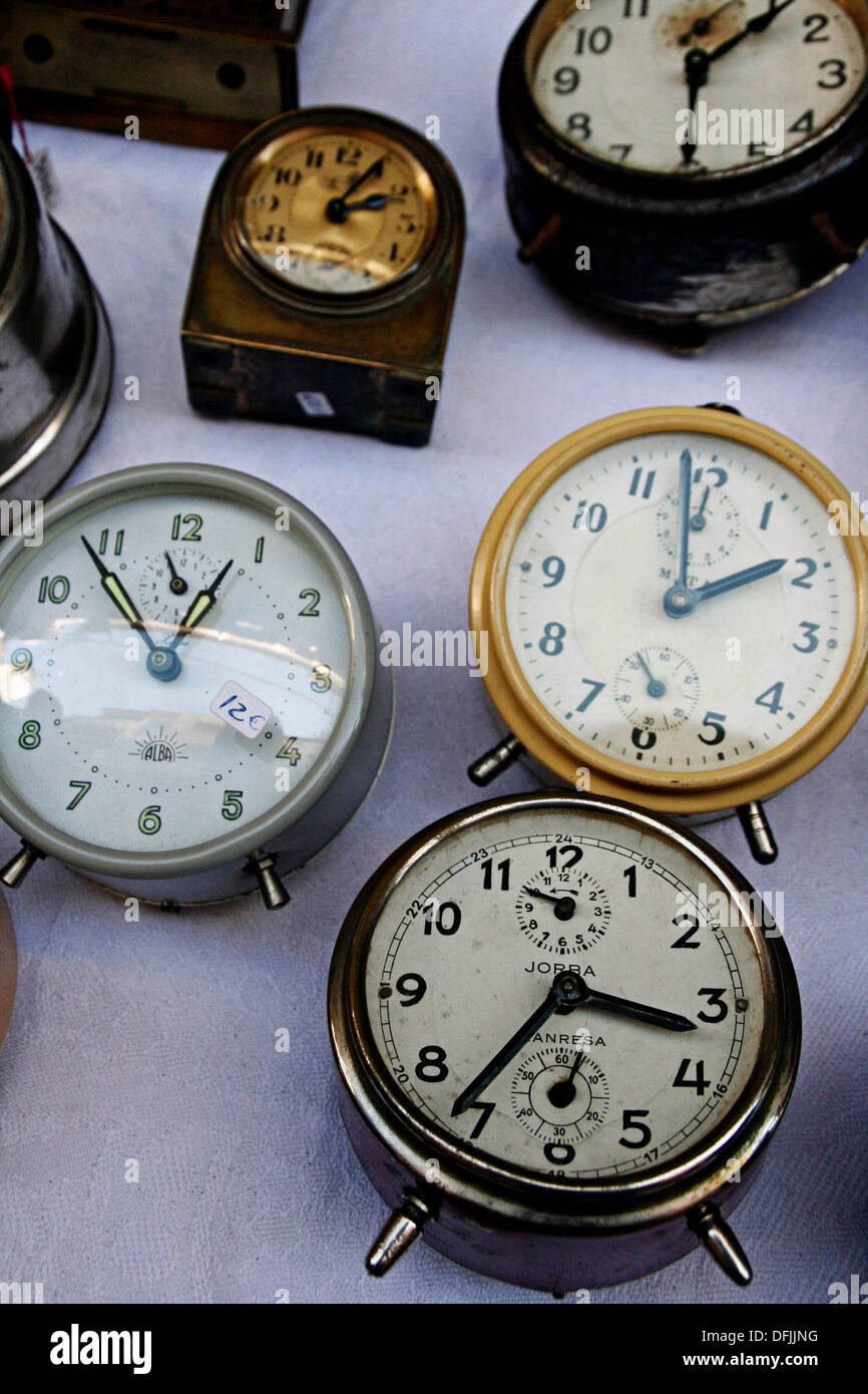 Figure clocks hi-res stock photography and images - Alamy