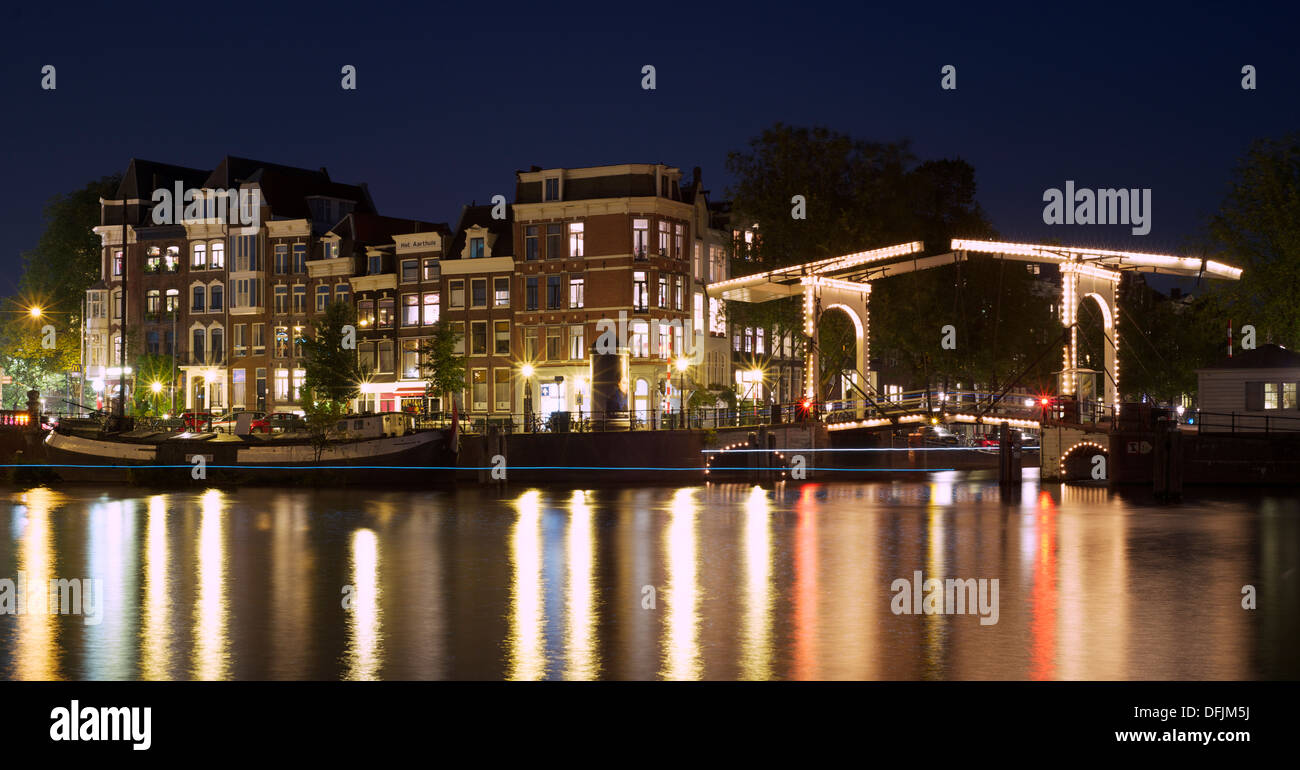 Double swipe balanced canal bridge illuminated at night in Amsterdam ...