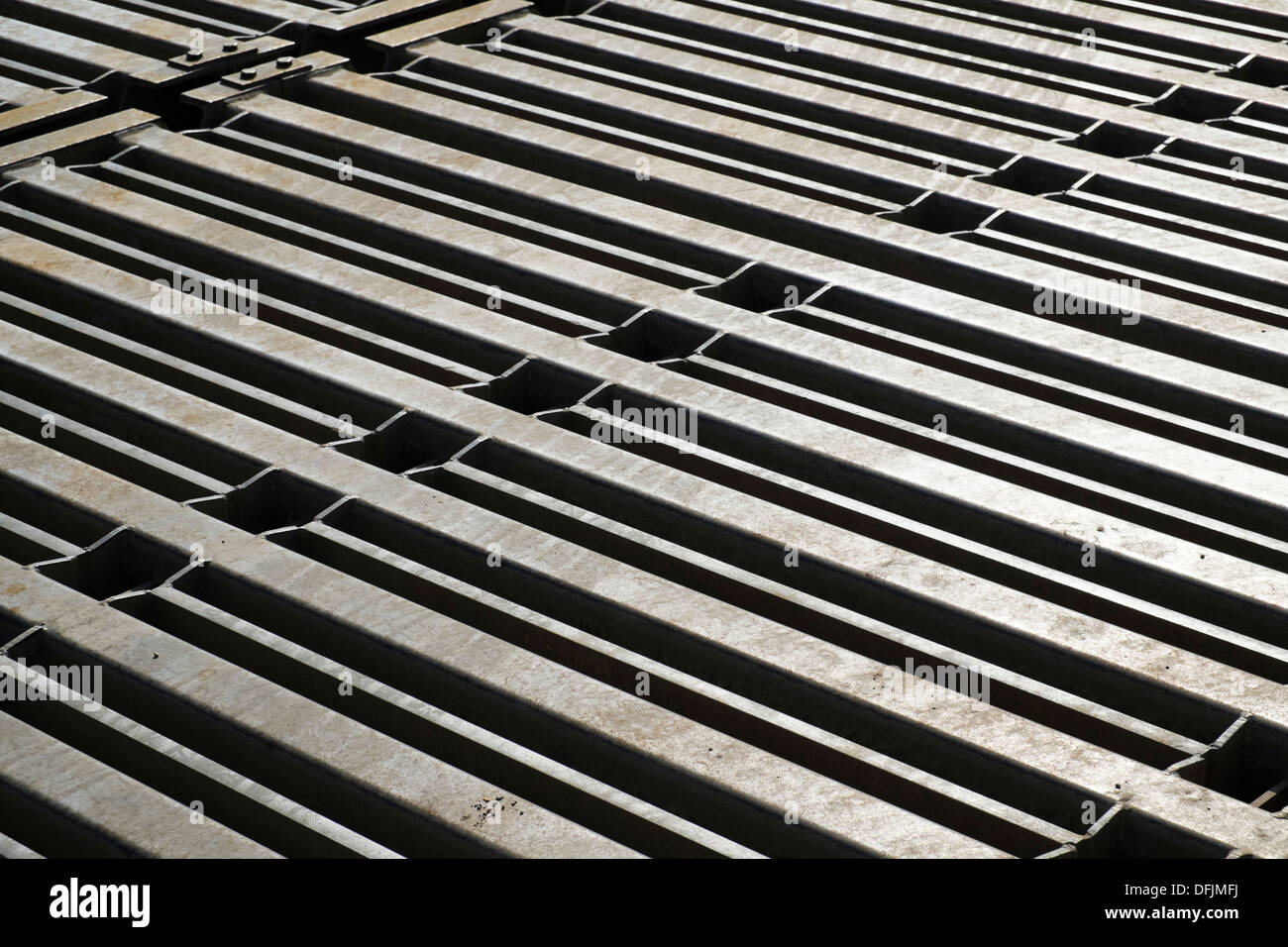 Road grate hi-res stock photography and images - Alamy