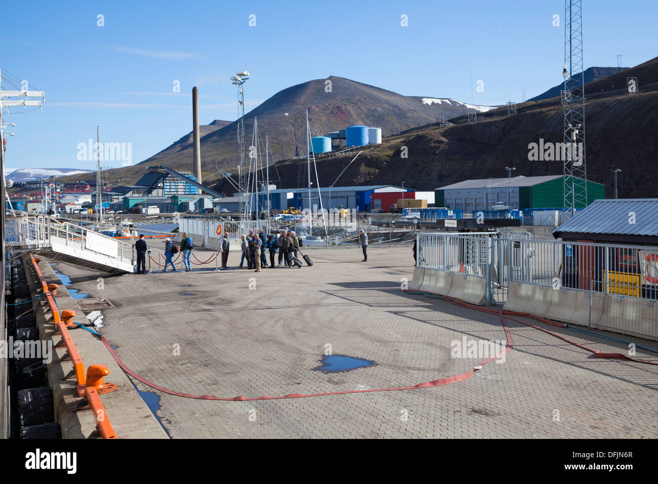 Svalbard longyearbyen ship hi-res stock photography and images - Alamy