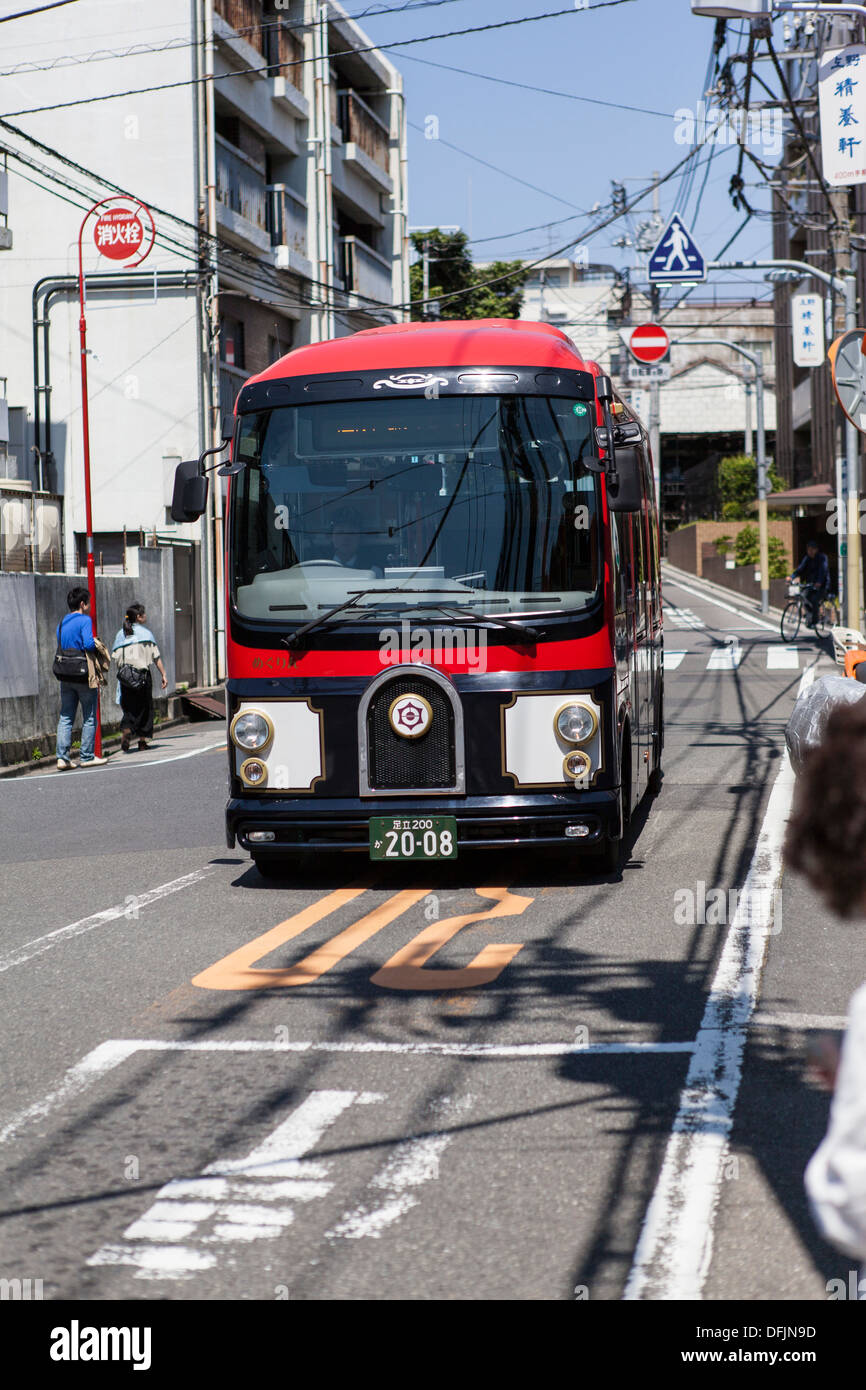 Japanese bus stop hi-res stock photography and images - Alamy