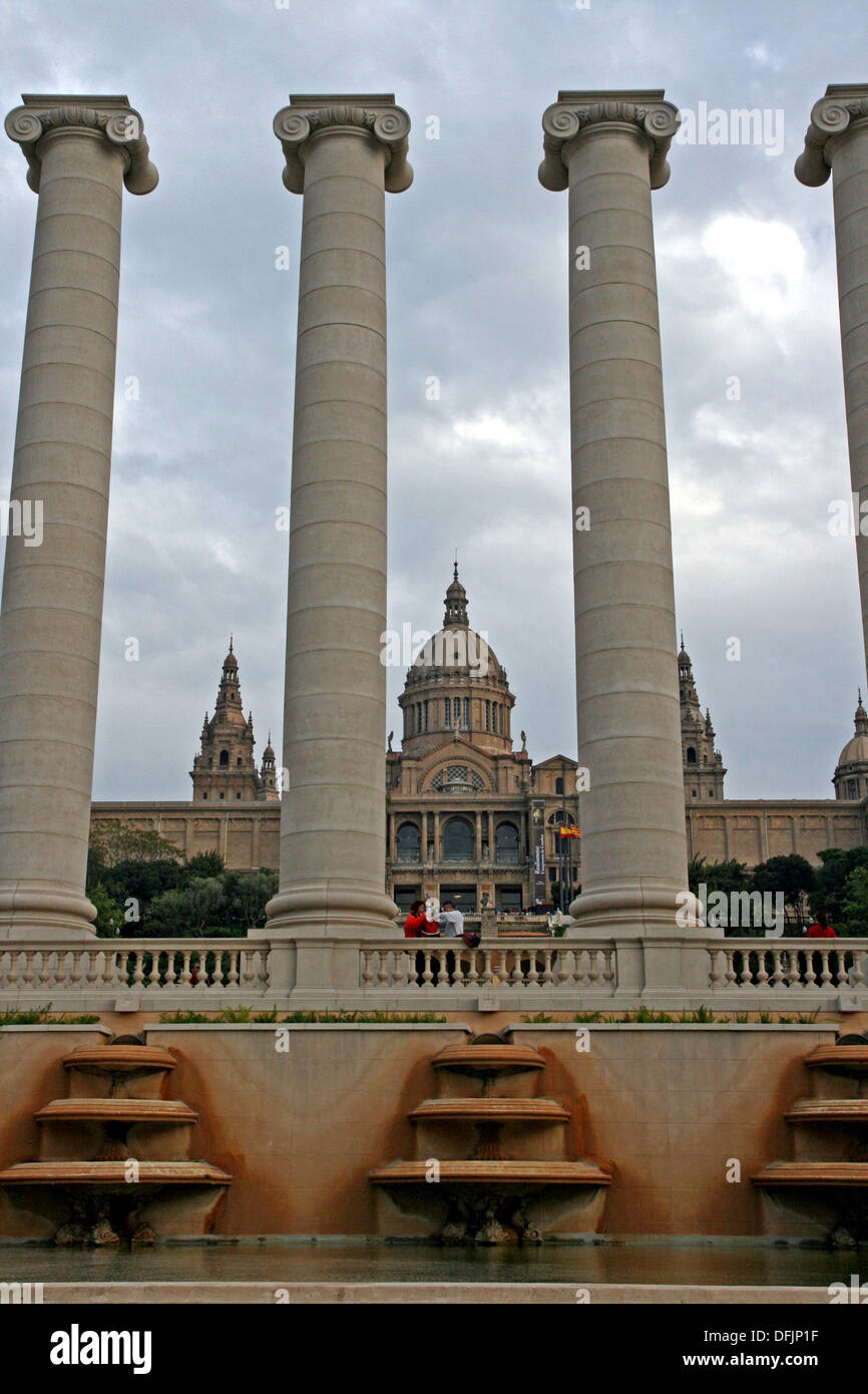 Cuatro columnas hi-res stock photography and images - Alamy