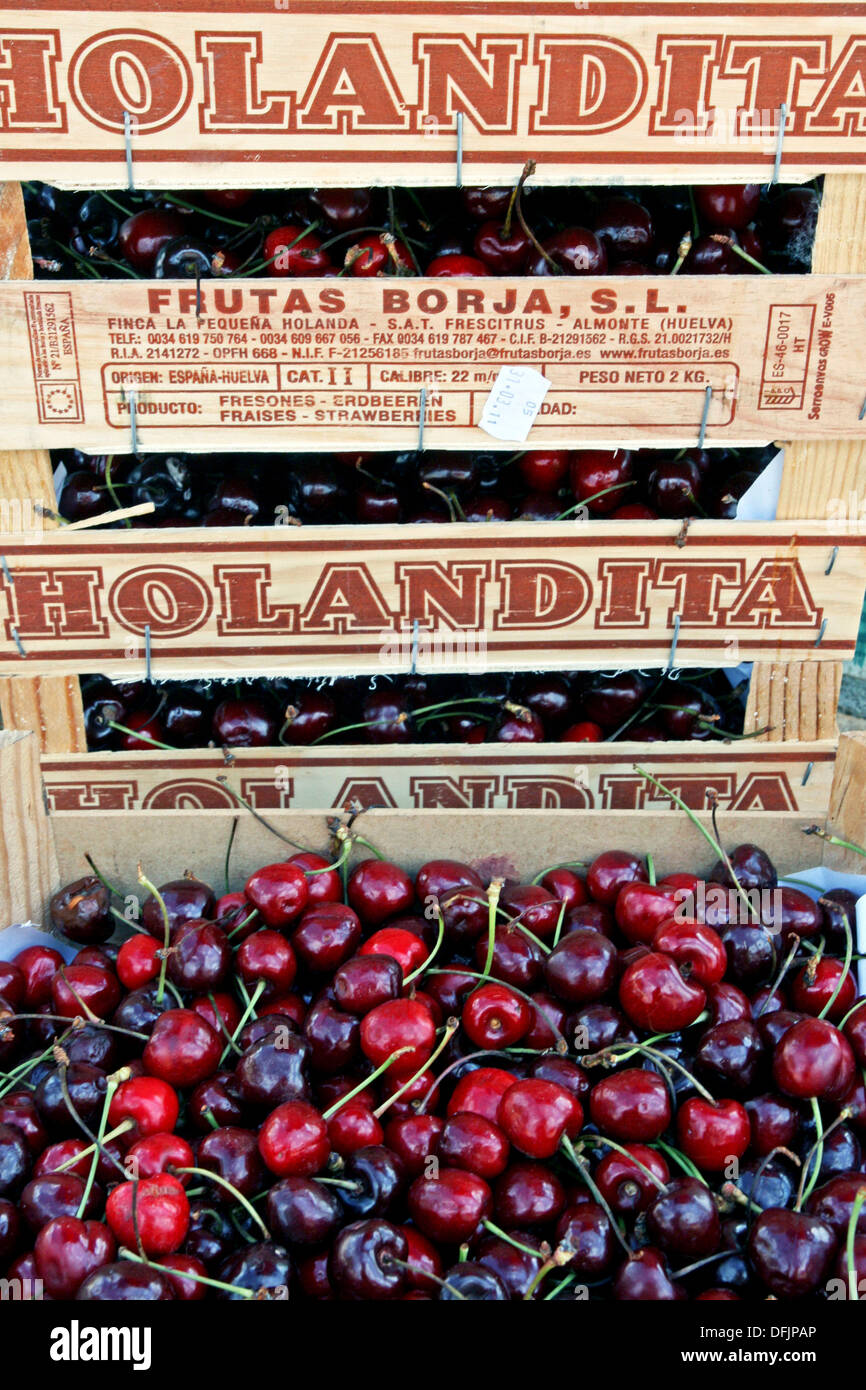 Stacking fruit boxes hi-res stock photography and images - Alamy