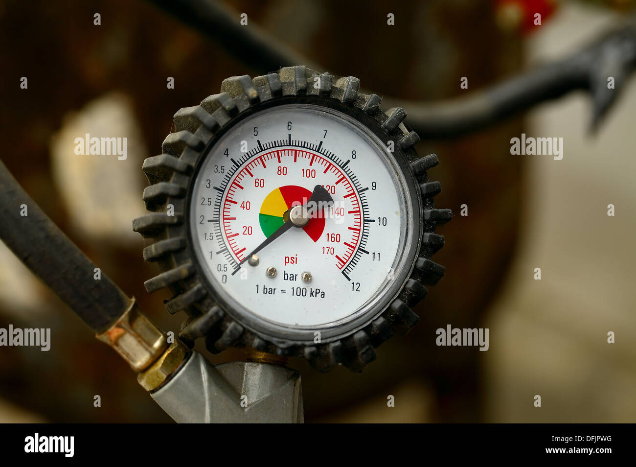 Pressure manometer hi-res stock photography and images - Alamy