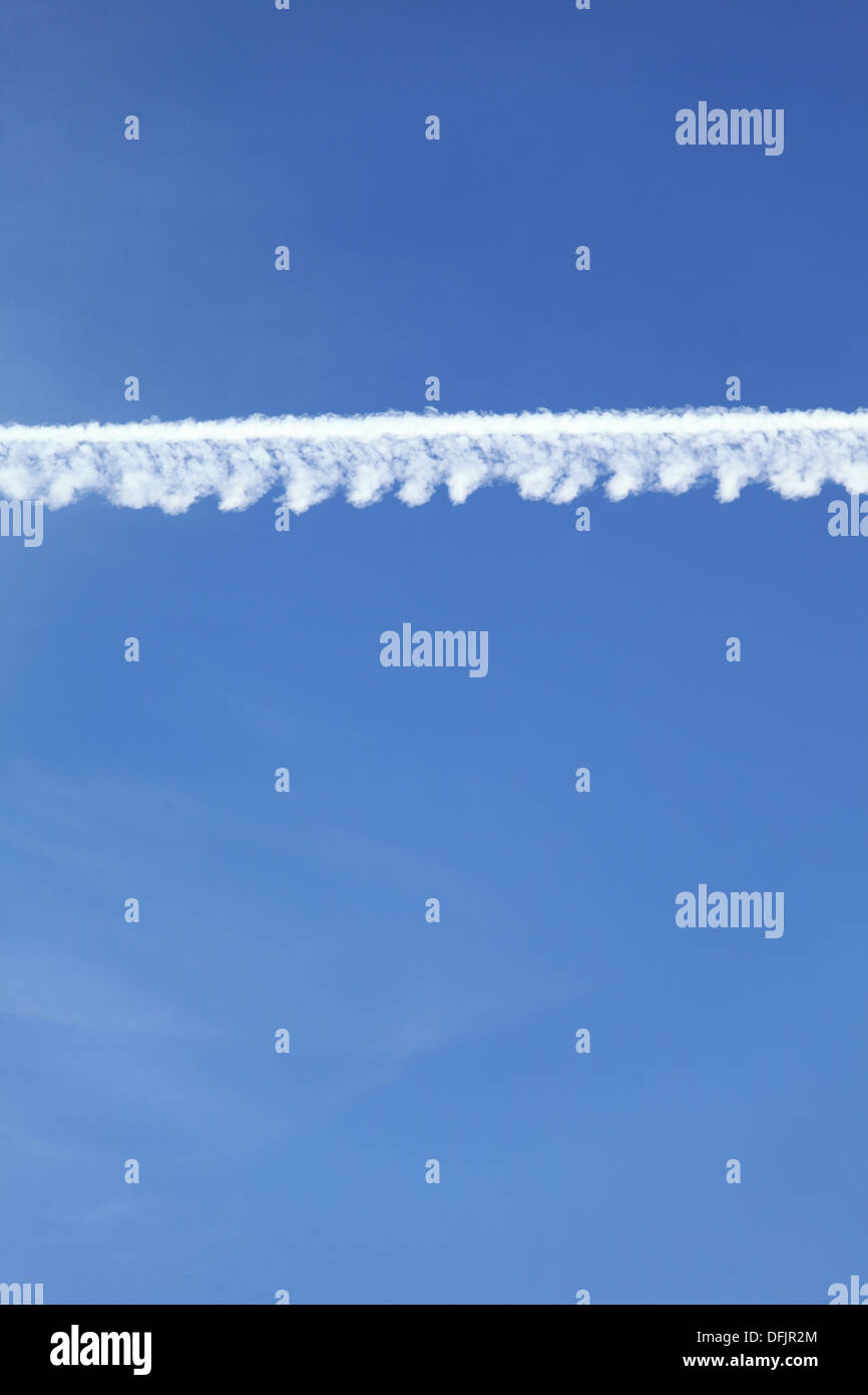 Airplane contrail hi-res stock photography and images - Alamy