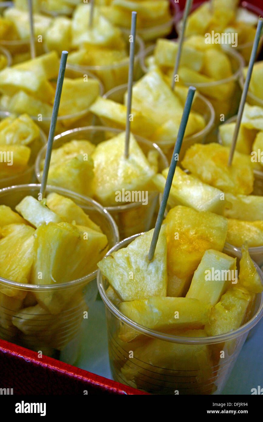 Image of chunks of pineapple hi-res stock photography and images - Alamy