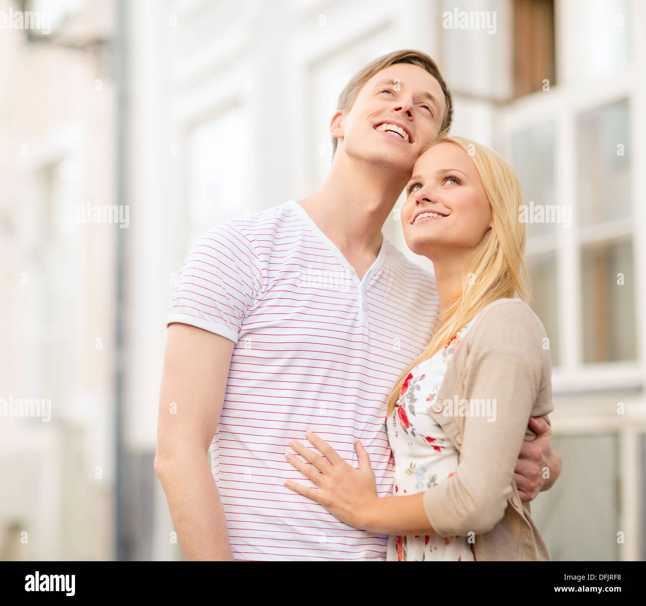 romantic couple in the city looking up Stock Photo - Alamy