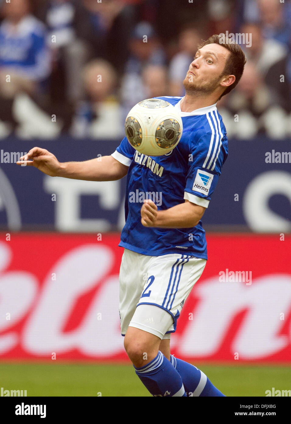 Gelsenkirchen, Germany. 05th Oct, 2013. Schalke's Marco Hoeger plays ...