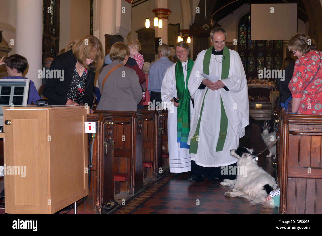 Female vicar hi-res stock photography and images - Alamy