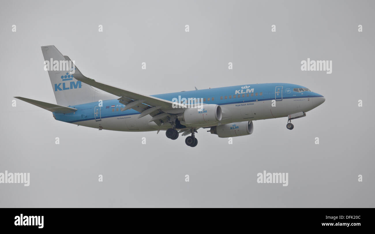 KLM Boeing 737 coming into land at London-Heathrow Airport LHR Stock ...