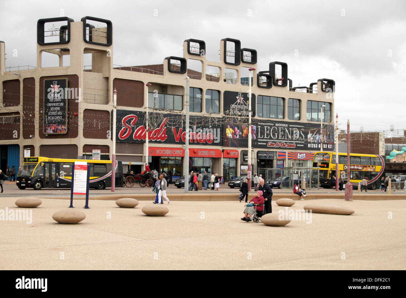 Entertainment blackpool hi-res stock photography and images - Alamy