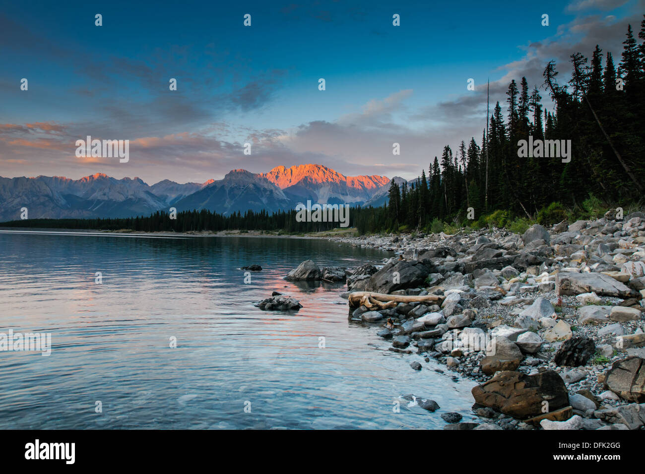 Mountain and lake sunset hi-res stock photography and images - Alamy