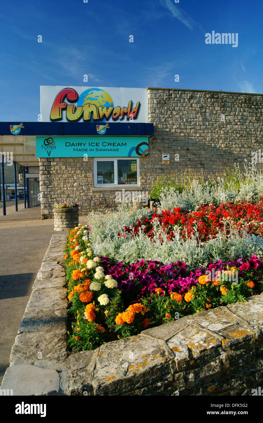 Swanage summer arcade hi-res stock photography and images - Alamy