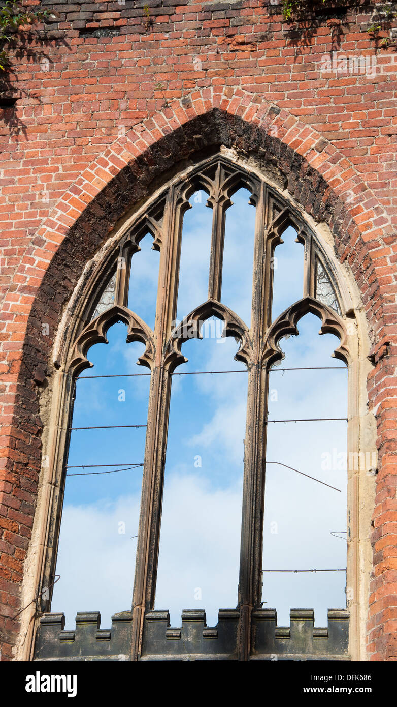 Church features hi-res stock photography and images - Alamy