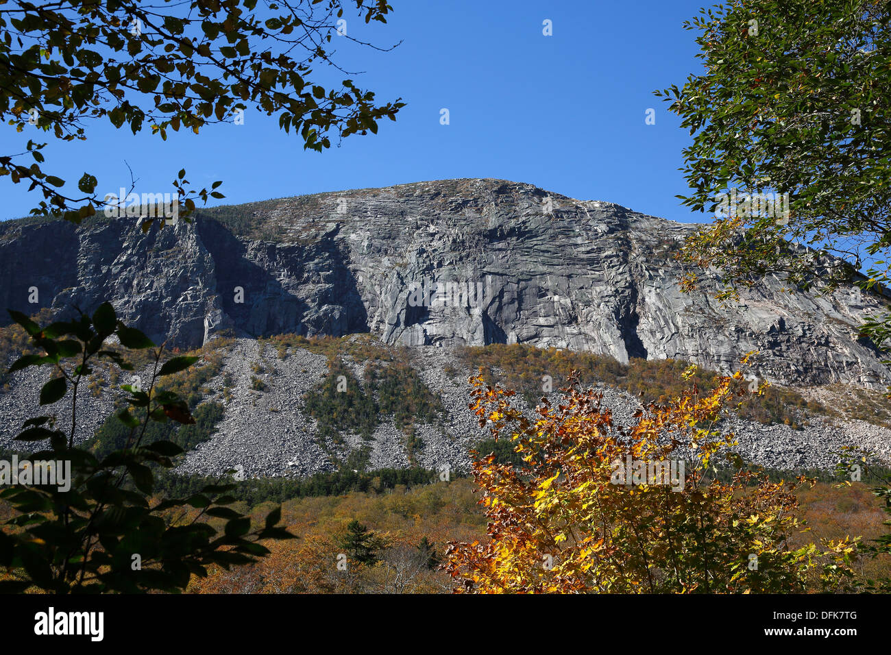 Fall foliage and Cannon Cliff, Franconia Notch, New Hampshire, USA ...