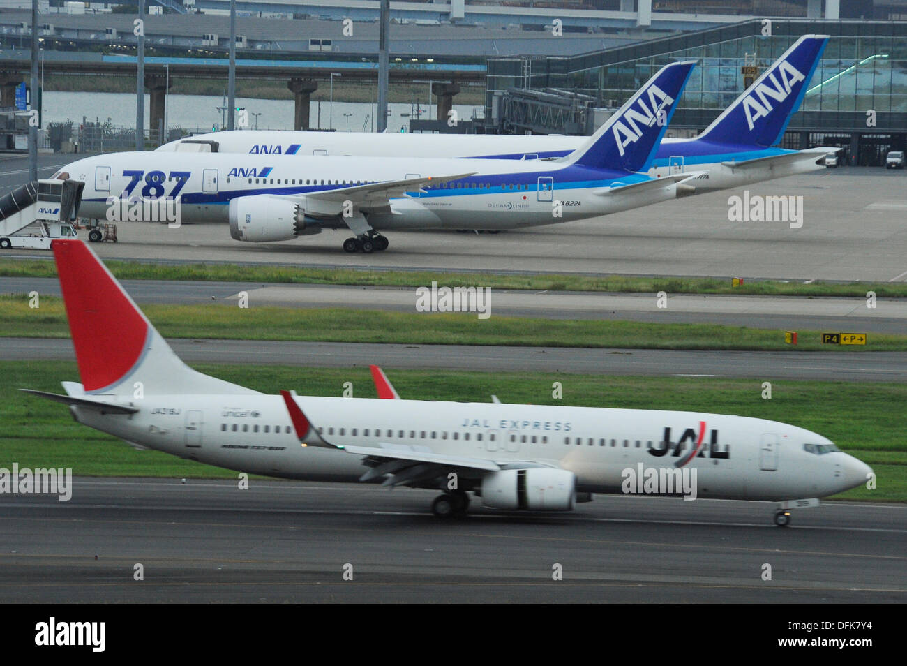 Japan airliners hi-res stock photography and images - Alamy