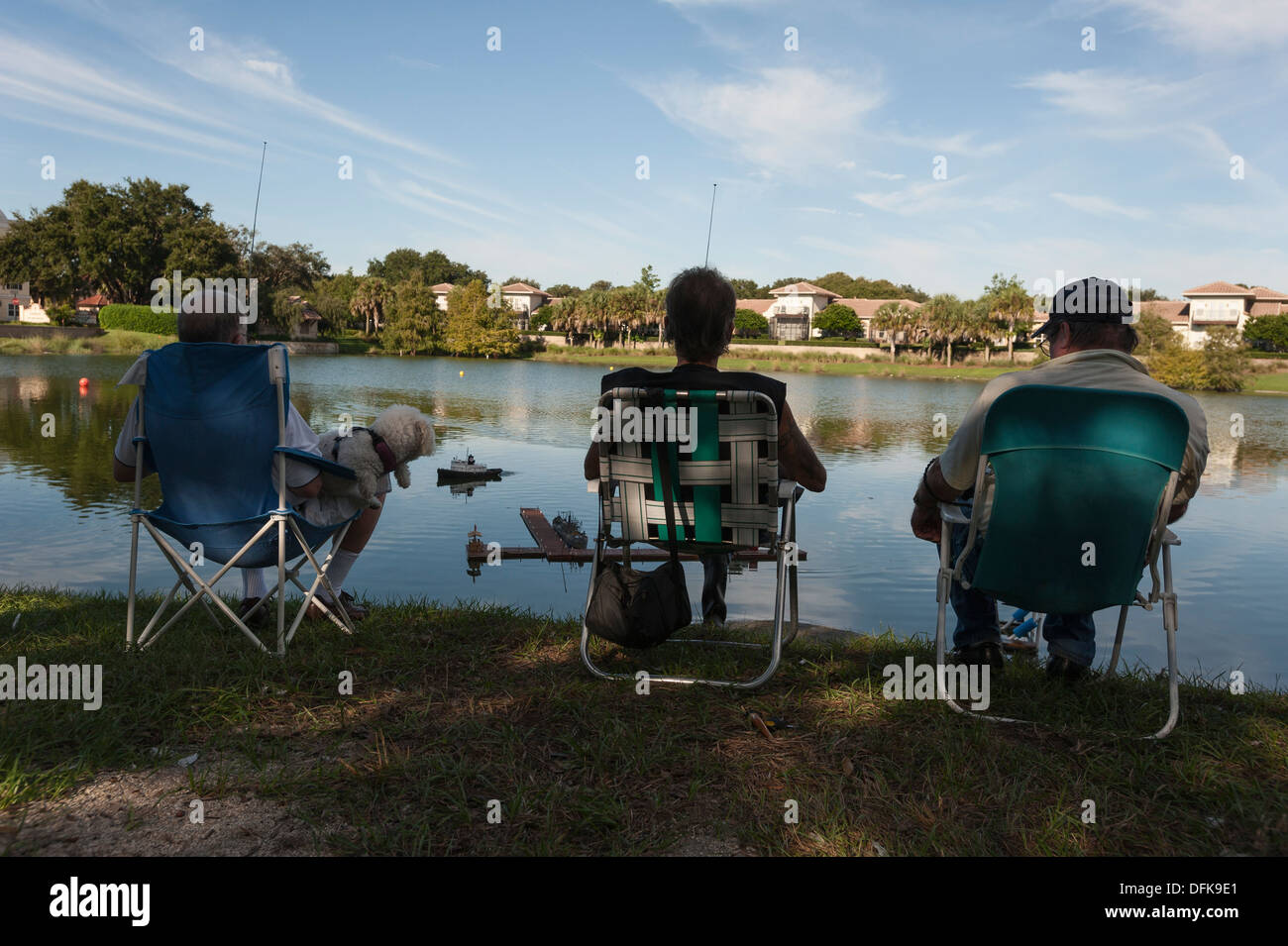 Remote control boats hi-res stock photography and images - Alamy