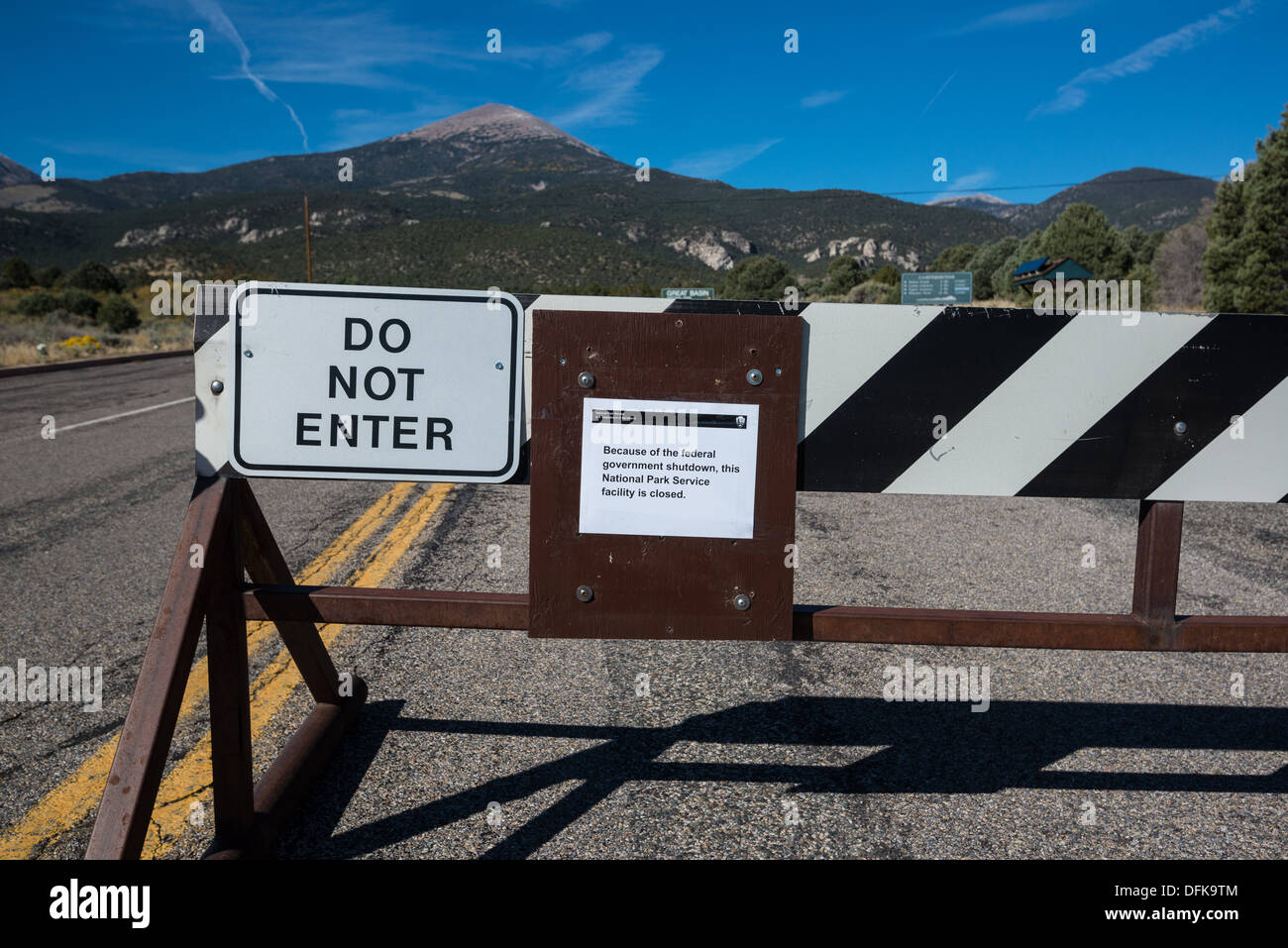 Park Closed sign at Great Basin National Park Stock Photo - Alamy