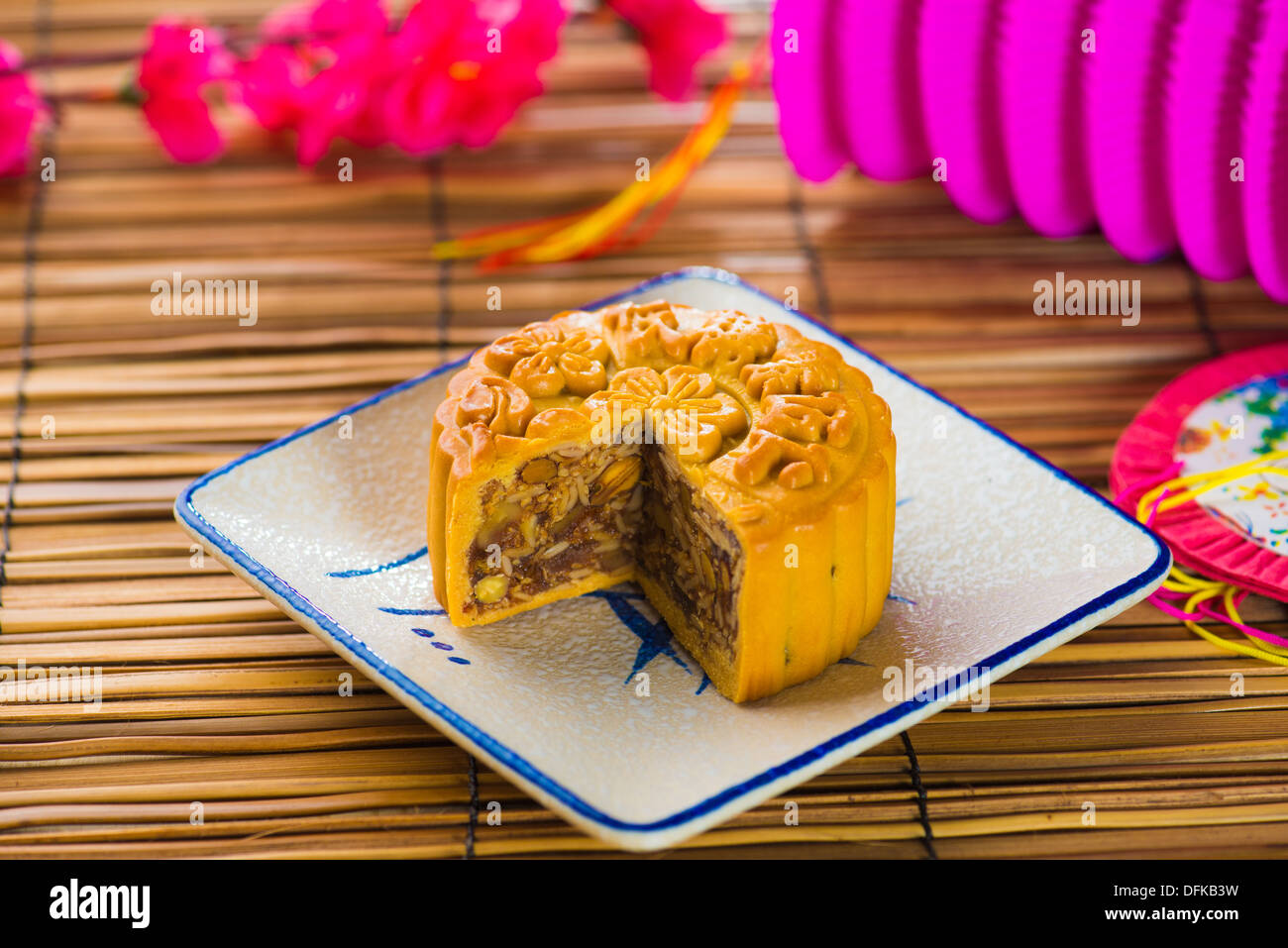 Chinese flower cake hi-res stock photography and images - Alamy