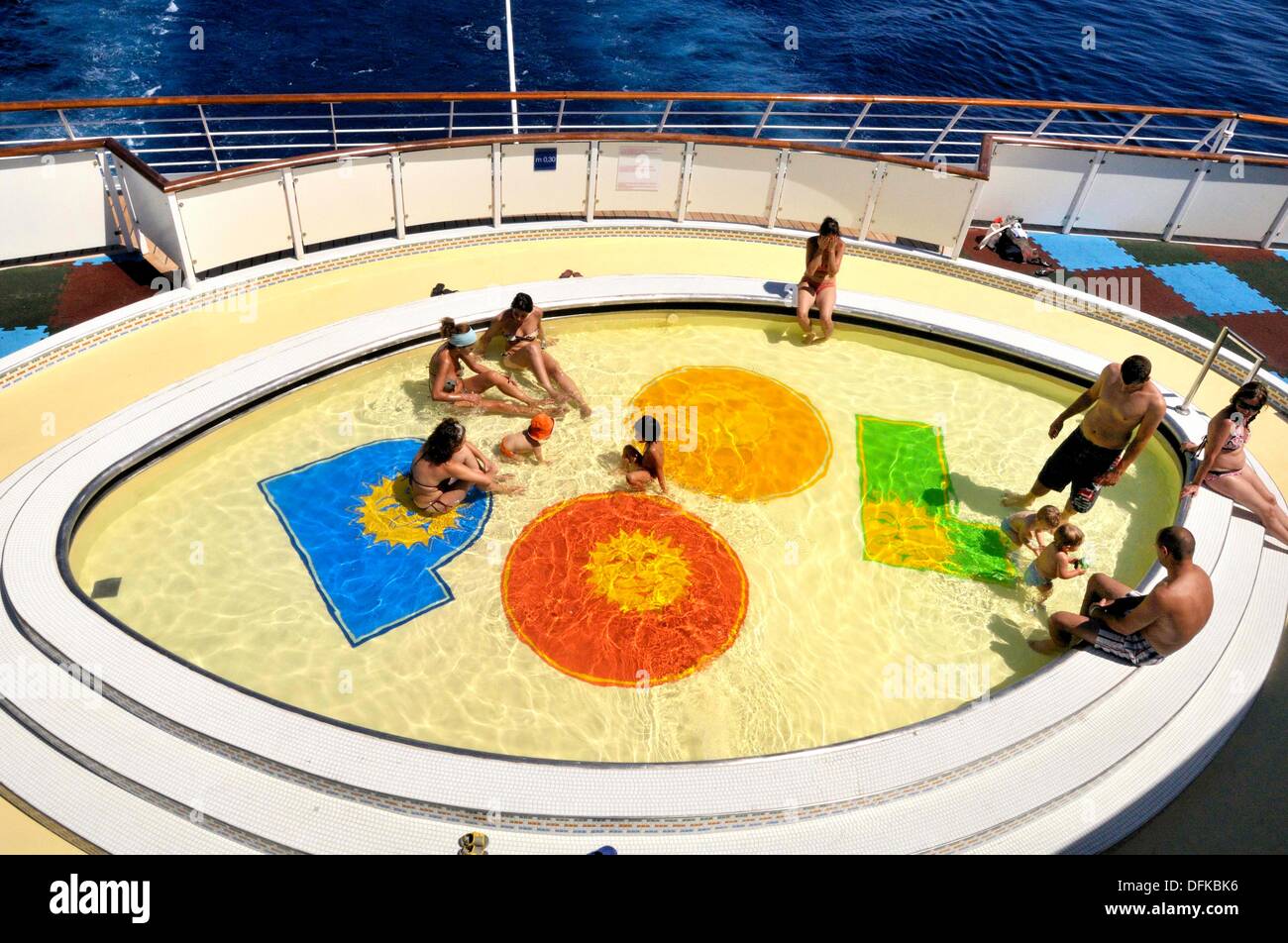 Cruise ship, pool Stock Photo - Alamy