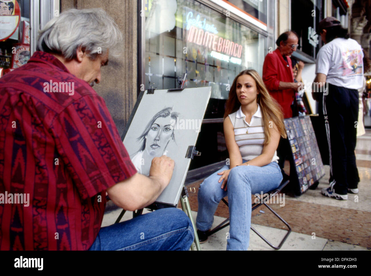 Portraitist hi-res stock photography and images - Alamy