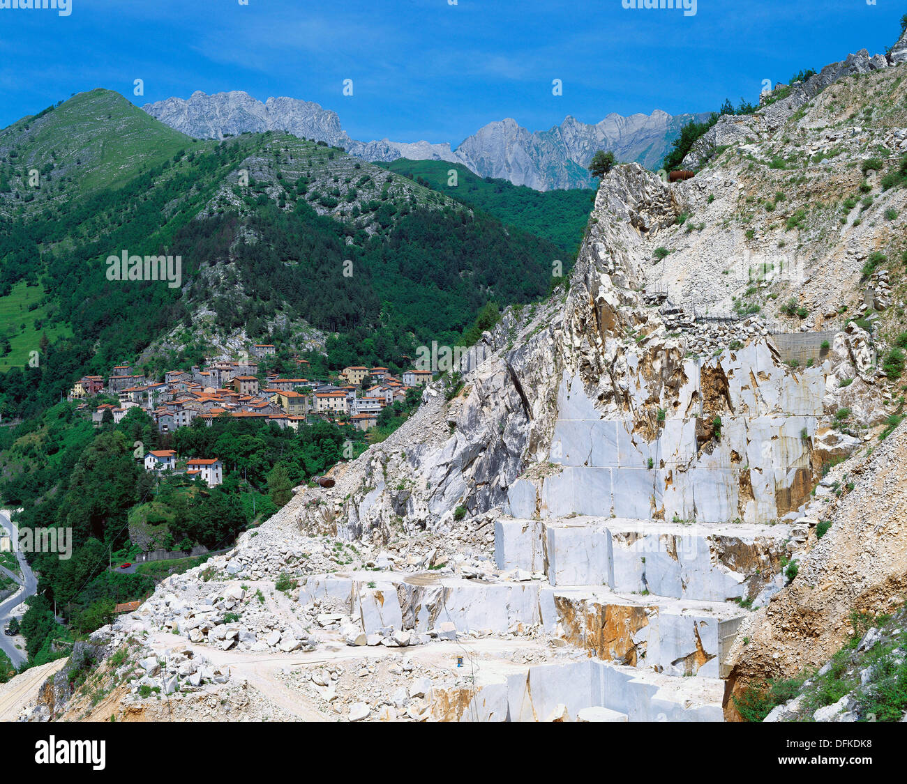 Carrara marble exploitation hi-res stock photography and images - Alamy
