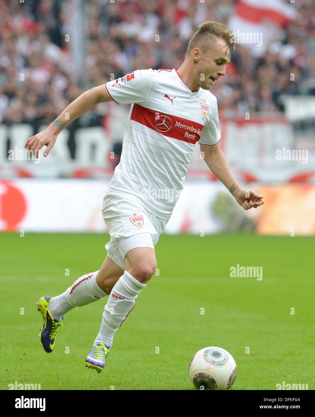 Stuttgart, Germany. 05th Oct, 2013. Stuttgart's Alexandru Maxim plays ...