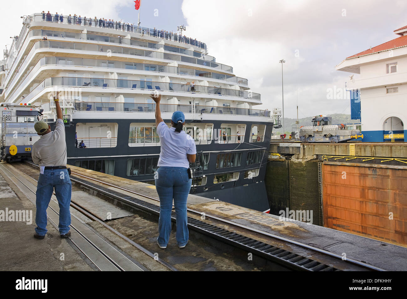 Waving goodbye ship hi-res stock photography and images - Alamy