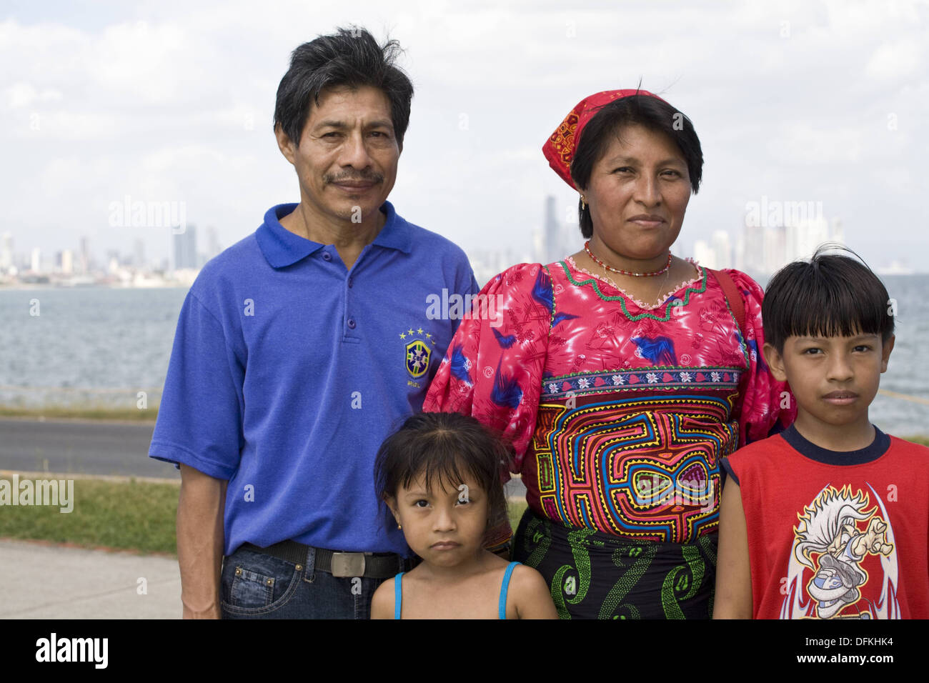 Kunas indians hi-res stock photography and images - Alamy