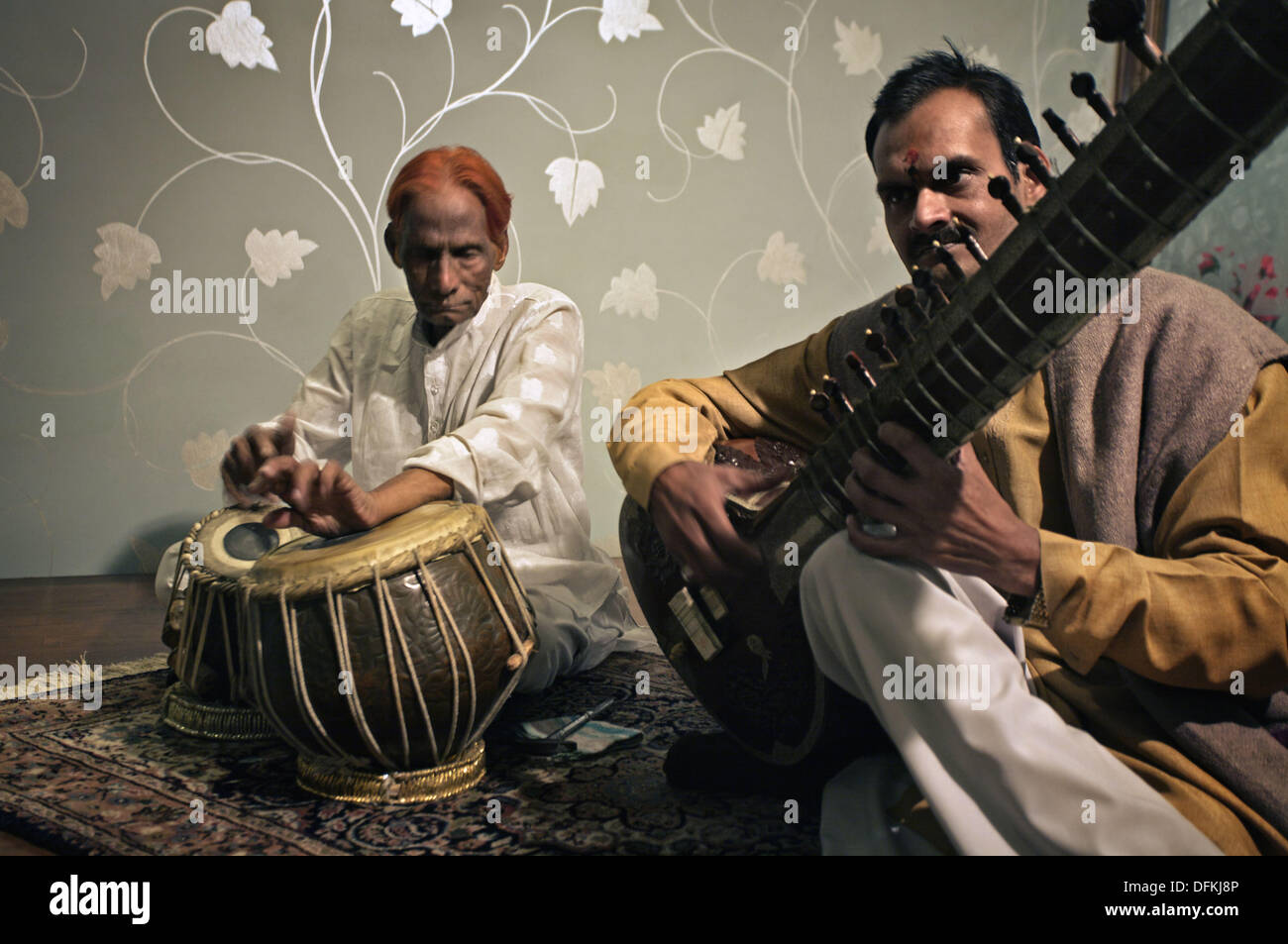 India traditional musical instruments hi-res stock photography and ...