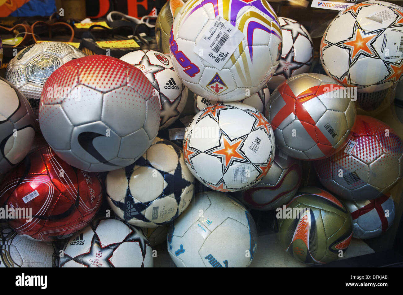 Pile Of Soccer Balls High Resolution Stock Photography and Images - Alamy