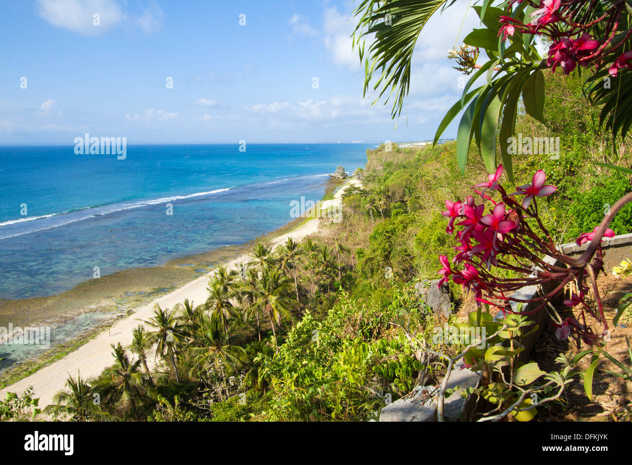 Deserted tropical beach hi-res stock photography and images - Alamy