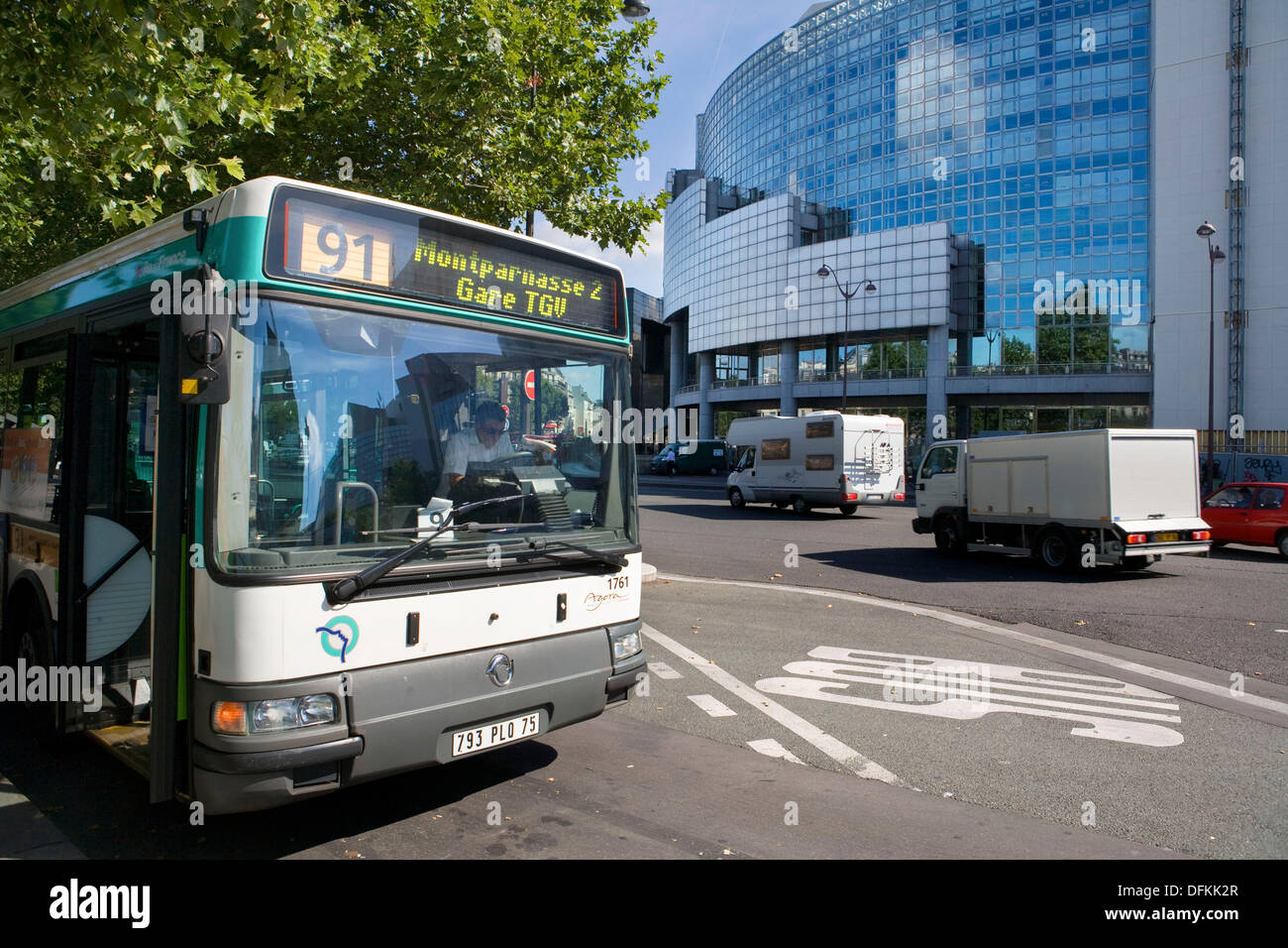 Bastille square opera house hi-res stock photography and images - Alamy