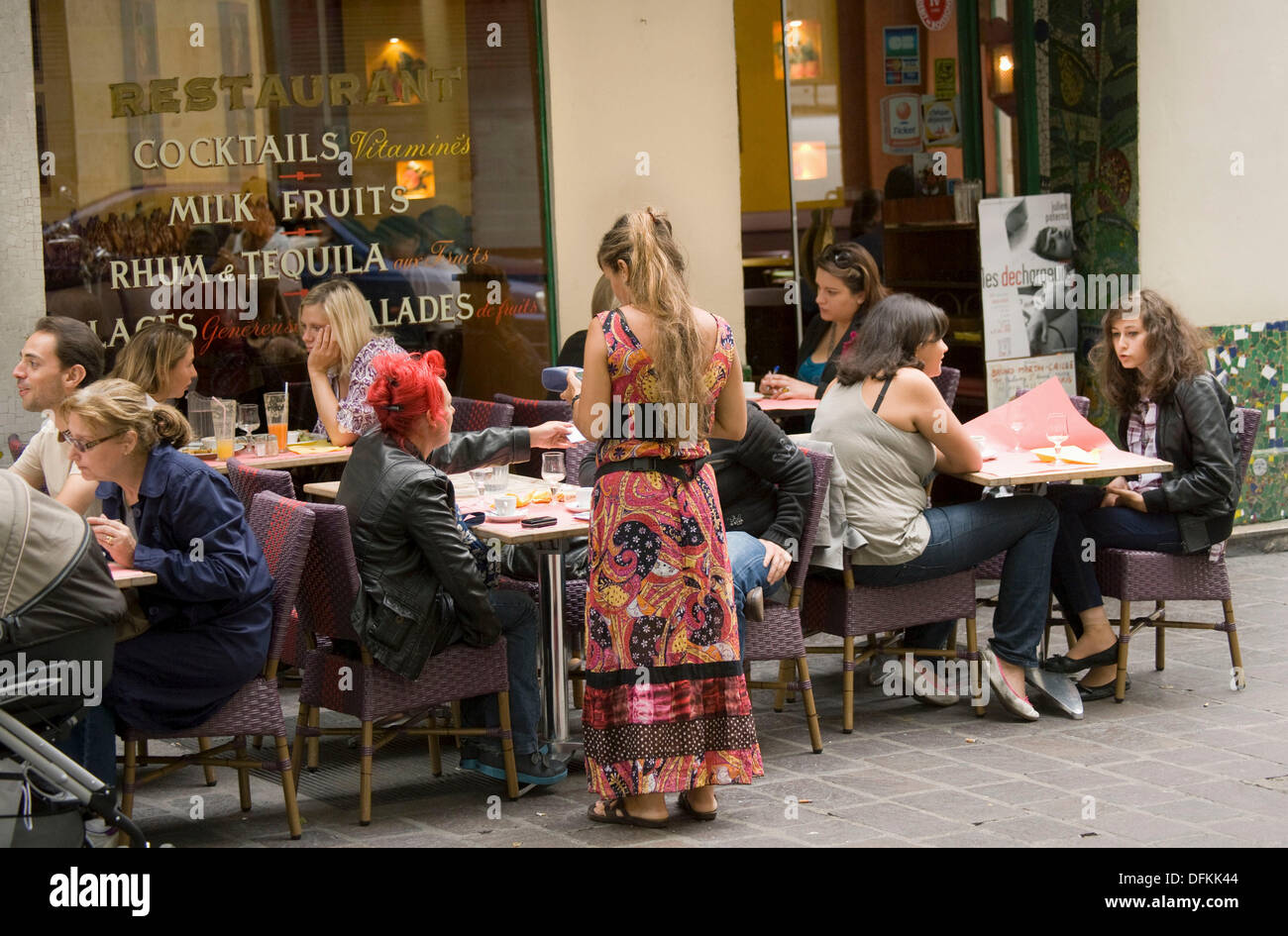 Paris cafe waitress hi-res stock photography and images - Alamy