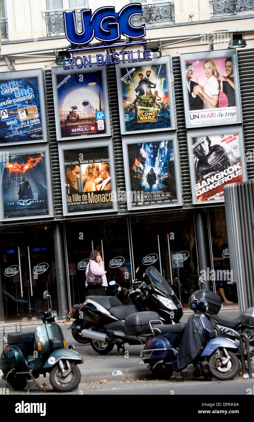 Facade with movie poster hi-res stock photography and images - Alamy