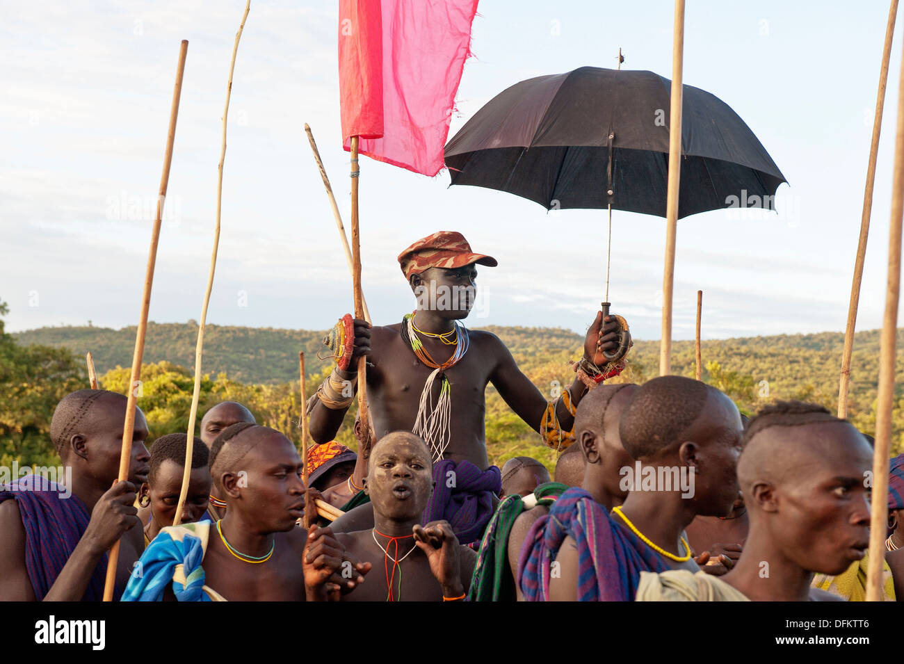Surma ethiopia fighting hi-res stock photography and images - Alamy