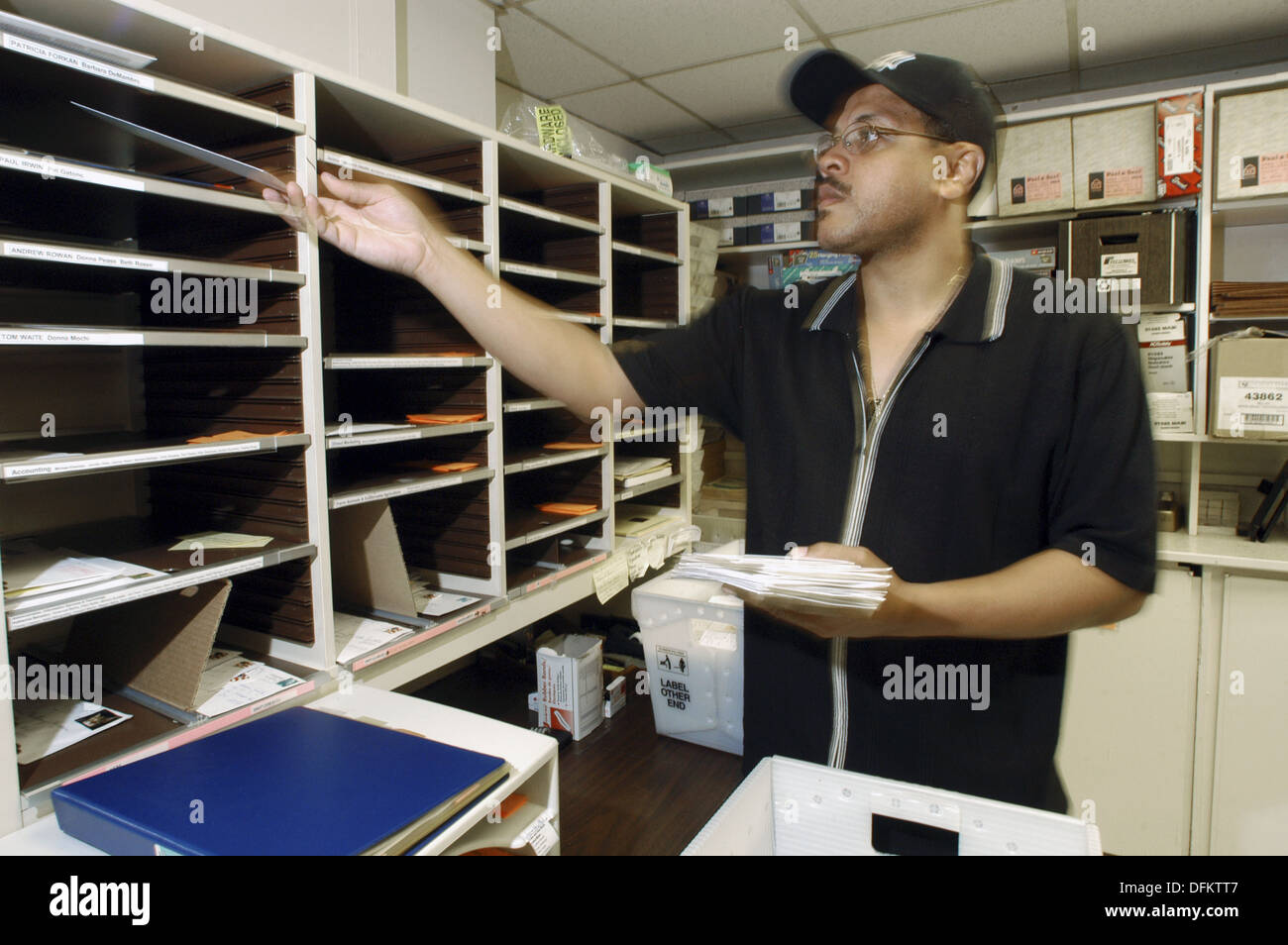 Office mailroom hi-res stock photography and images - Alamy