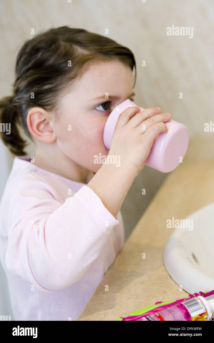 Girl Rinsing Her Mouth Stock Photos & Girl Rinsing Her Mouth Stock ...
