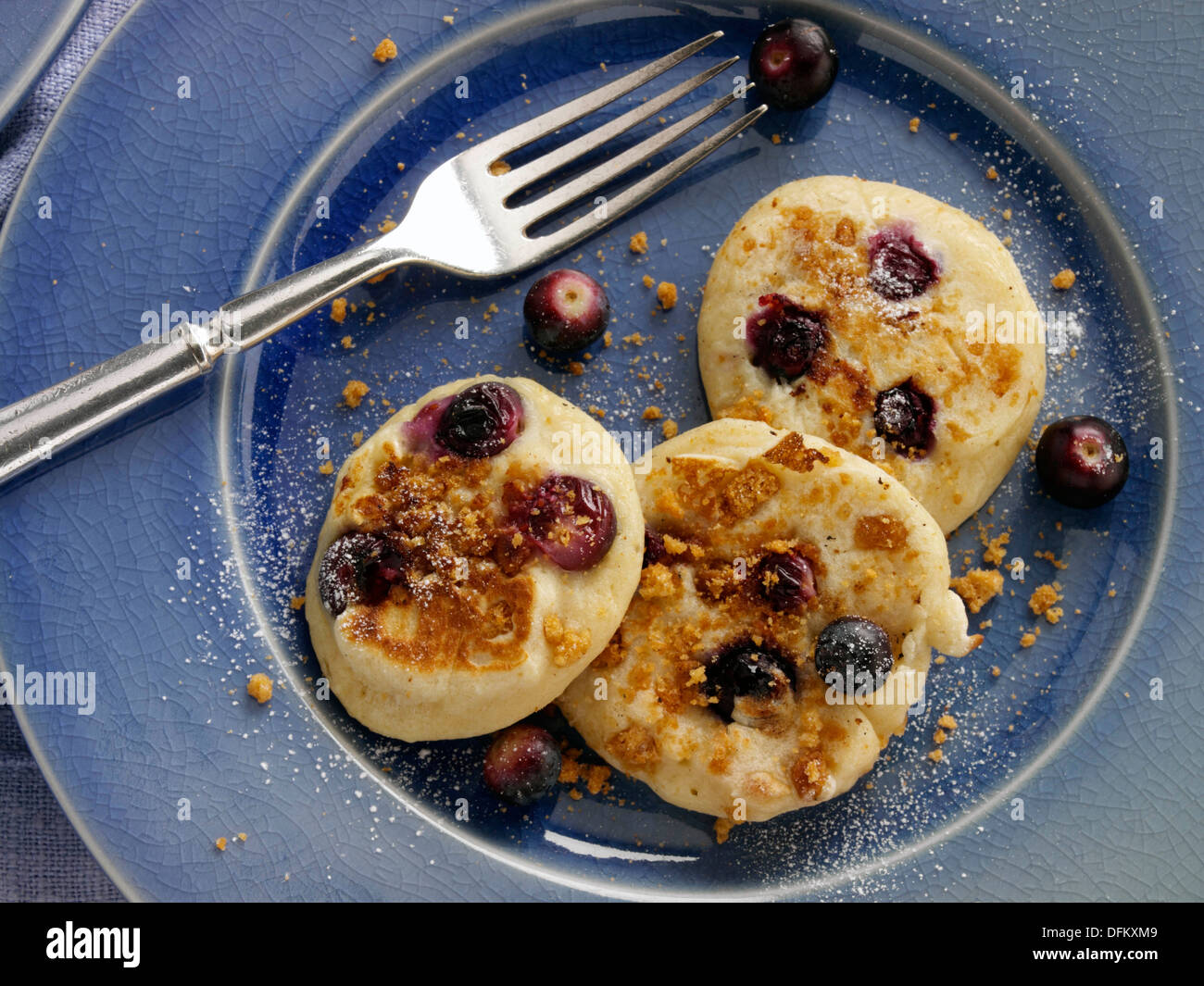 Snap pan hi-res stock photography and images - Alamy