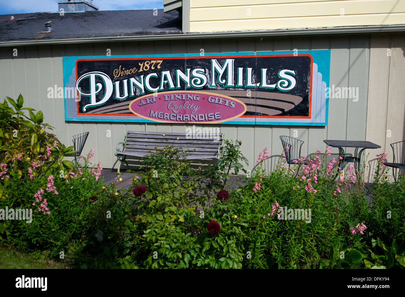 Welcome signs languages hi-res stock photography and images - Alamy