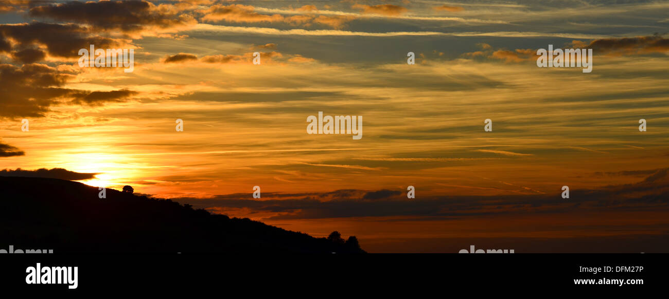Sunset at Ivinghoe hills, Buckinghamshire, England Stock Photo - Alamy