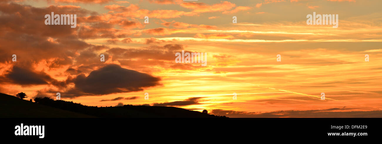 Sunset at Ivinghoe hills, Buckinghamshire, England Stock Photo - Alamy