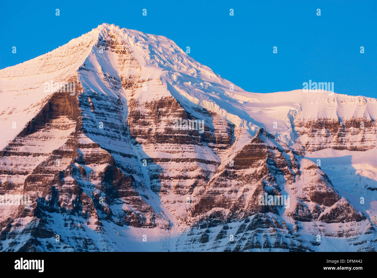 Layered snow in cold mountains hi-res stock photography and images - Alamy