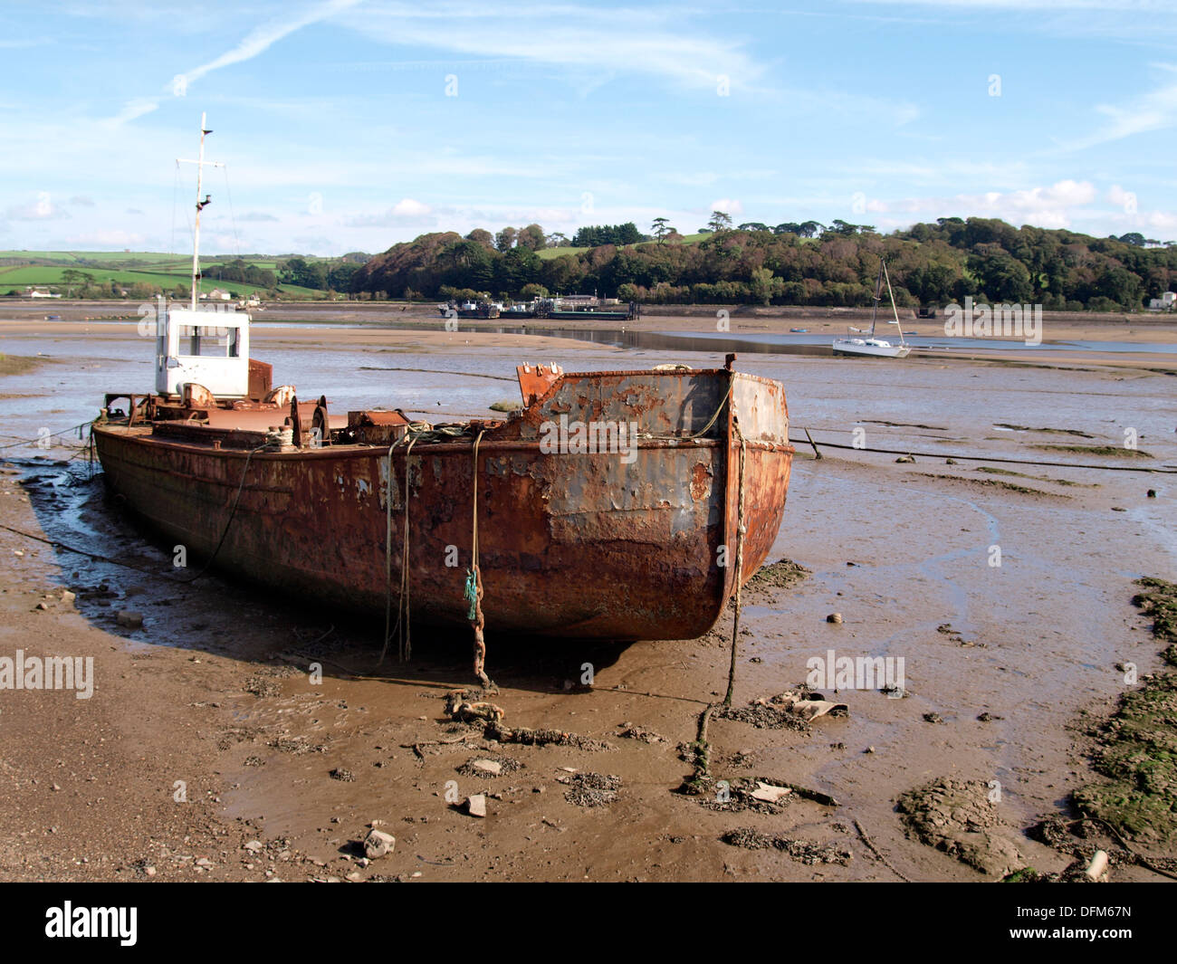 Old ship rusting away on the River Torridge Estuary, Appledore, Devon ...