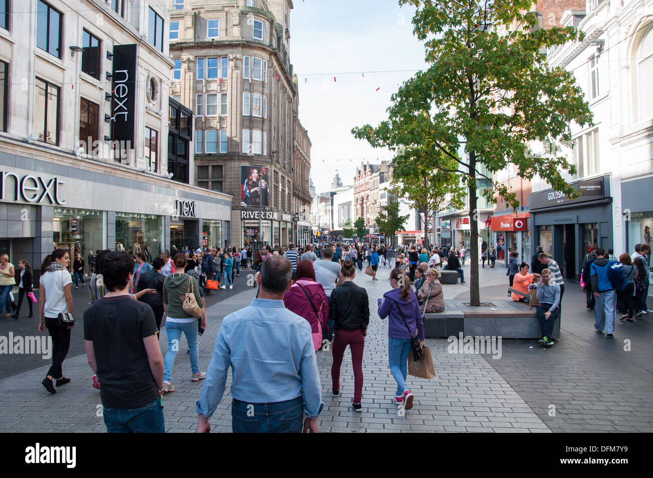 Shopping high street hi-res stock photography and images - Alamy