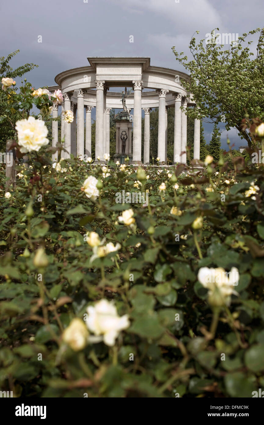 Welsh first world war memorial park hi-res stock photography and images ...