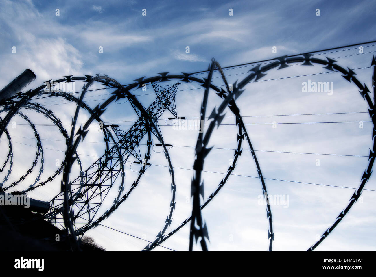 Electrical wire fencing hi-res stock photography and images - Alamy