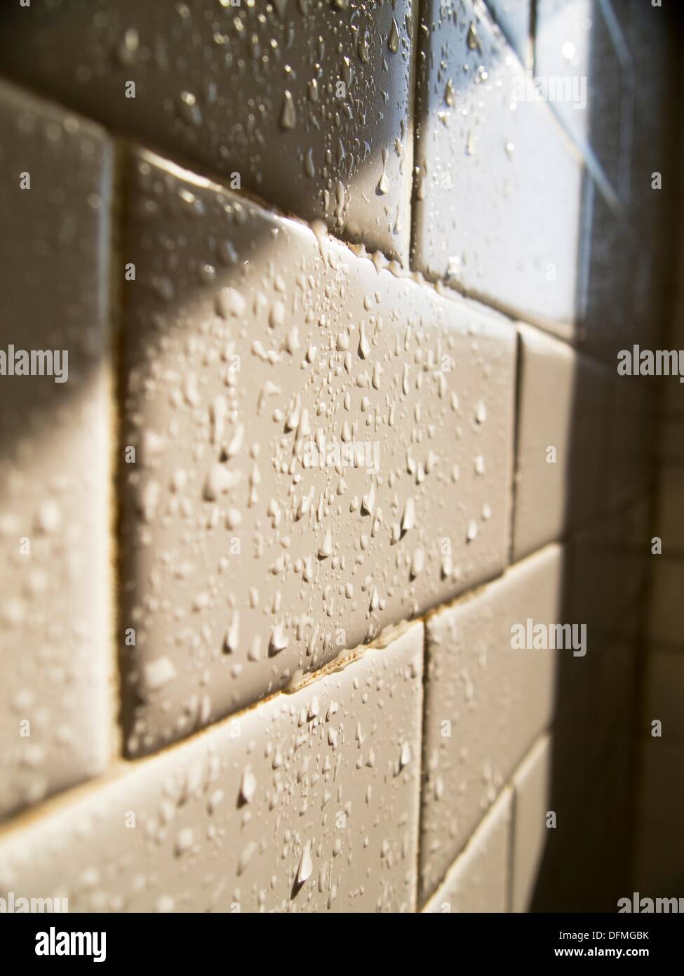 Drop tile hi-res stock photography and images - Alamy