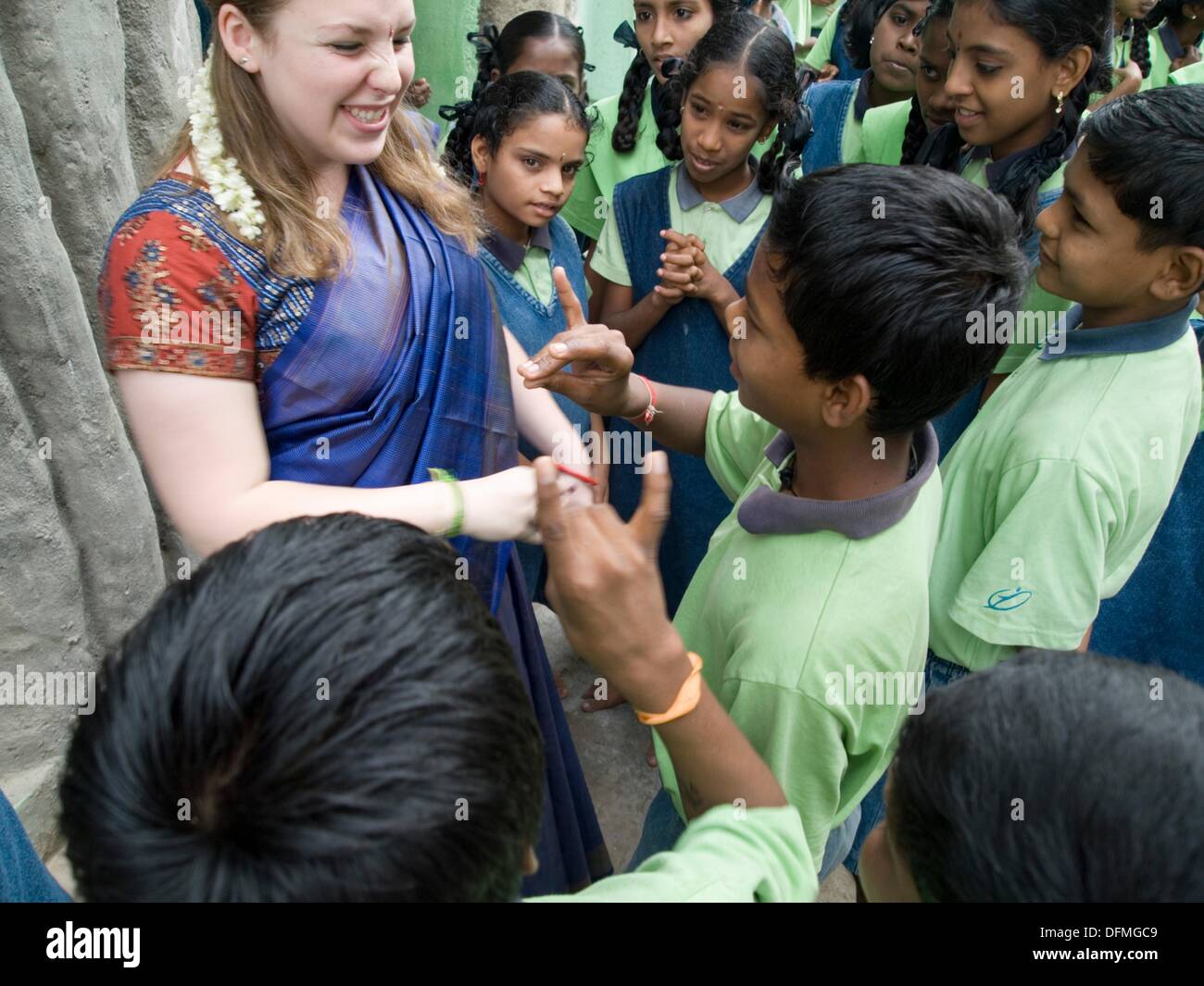 American high school students who tutor Indian school kids in NGO ...