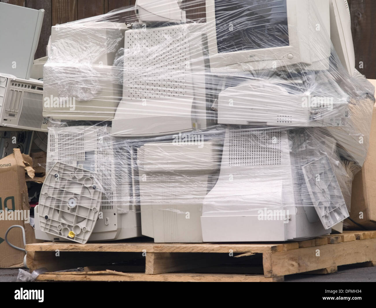 Pile of computers recycle hi-res stock photography and images - Alamy
